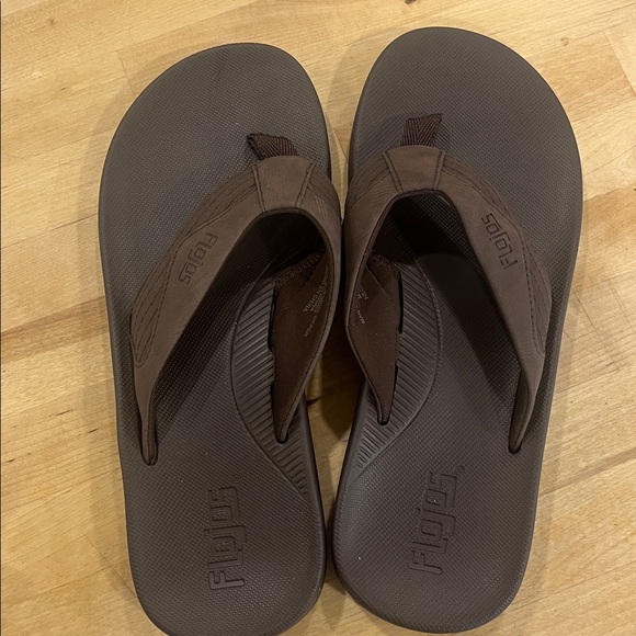 Flojos | Shoes | Mens Flojos Dark Brown Sandals | Poshmark
